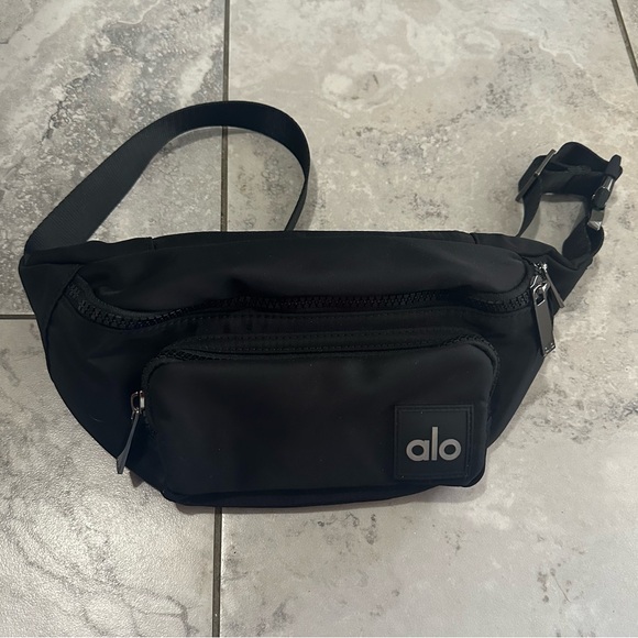 ALO Yoga | Bags | Alo Explorer Fanny Pack | Poshmark